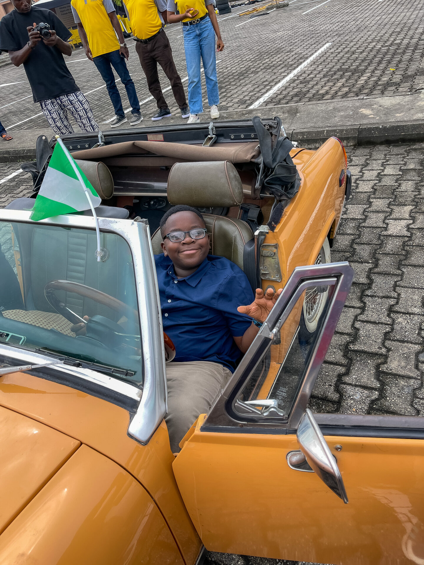 Kids Loving Nigerian Vintage Cars - Classic Car Parade ! - littlebigbiteco