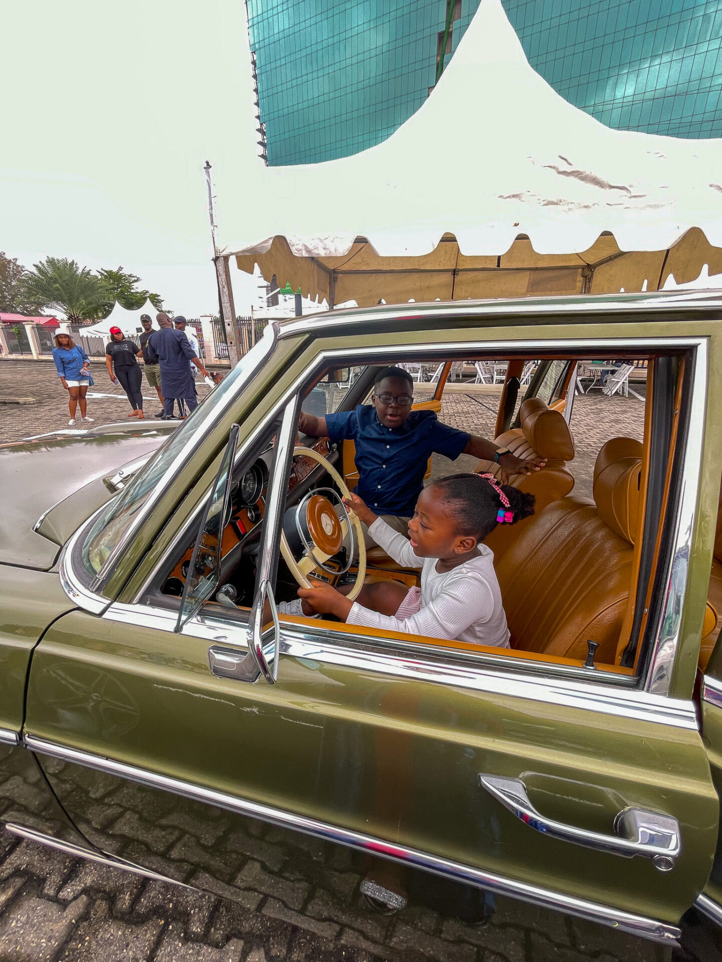 Kids Loving Nigerian Vintage Cars - Classic Car Parade ! - littlebigbiteco